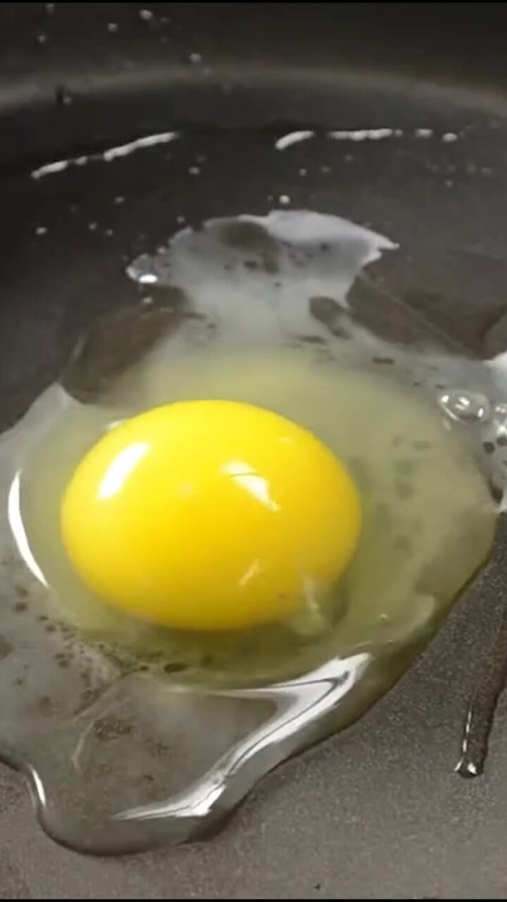 Sunny-Side Up Eggs - Easy and Delish