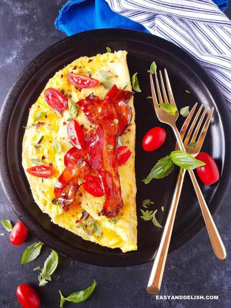 How to Make an Omelette Easy (3 Ways) - Easy and Delish
