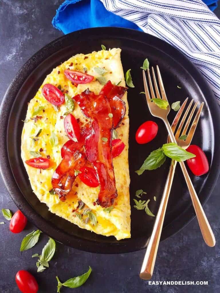 How to Make an Omelette Easy (3 Ways) - Easy and Delish
