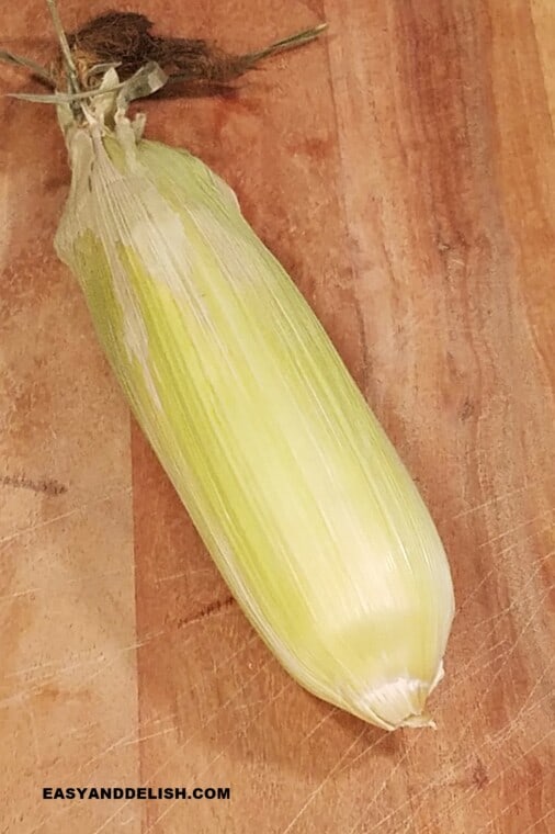 How to Shuck Corn | 2 Quick Ways - Easy and Delish