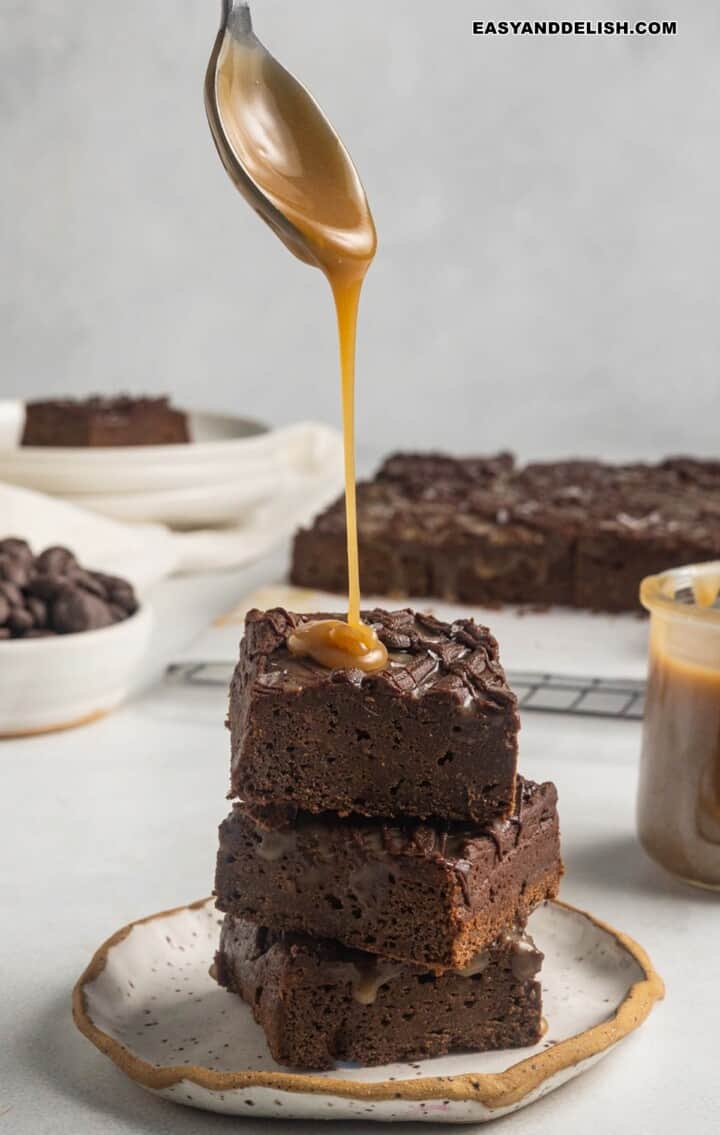 Vegan Caramel Sauce - Easy and Delish